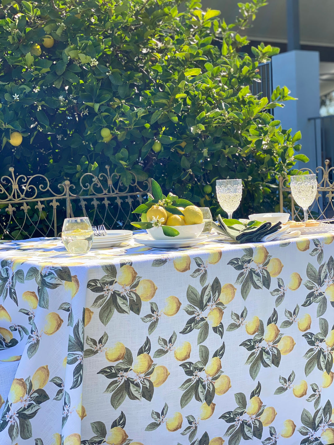 Lemon Amalfi Tablecloth – Corner of the Garden